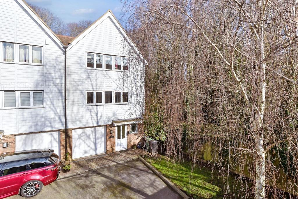 Sutton Road, Maidstone, Kent 3 bed end of terrace house for sale - £350,000