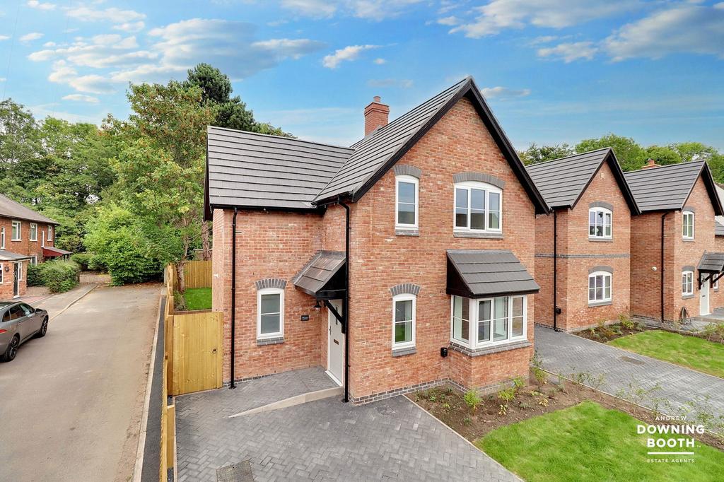 Lichfield WS13 3 bed detached house for sale - £410,000
