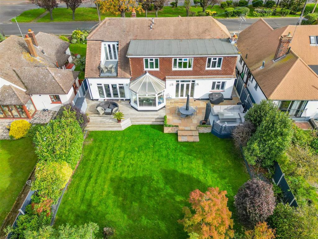 THORPE HALL AVENUE, Thorpe Bay 6 bed detached house - £1,200,000
