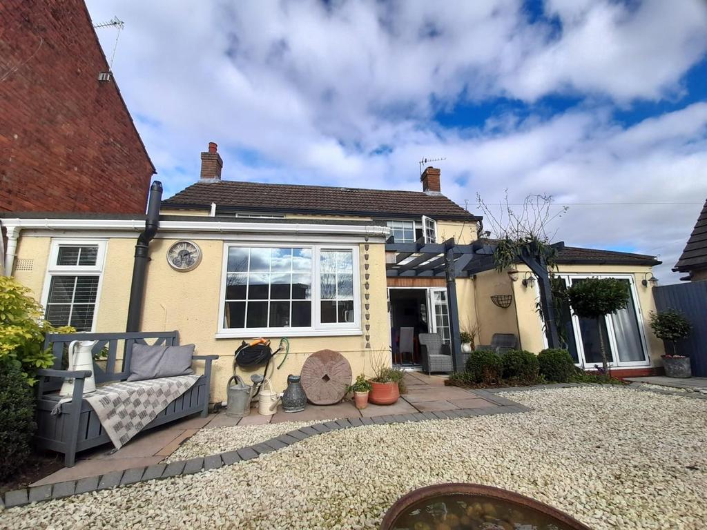 Station Road, Walkeringham, Doncaster 2 bed cottage for sale - £240,000