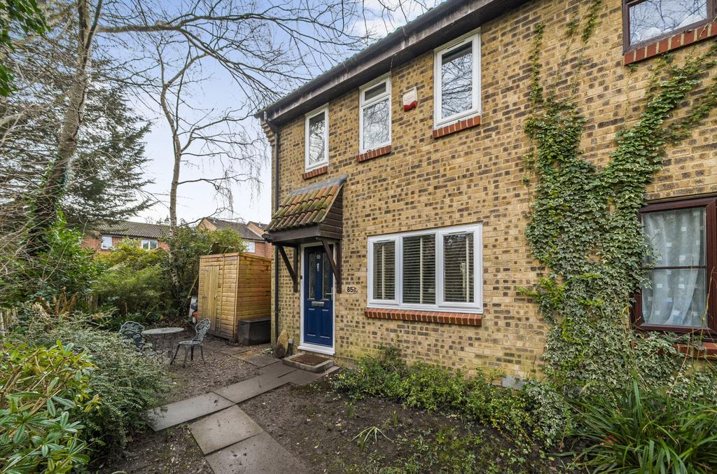 Hythe Close, Bracknell, Berkshire 3 bed end of terrace house - £400,000