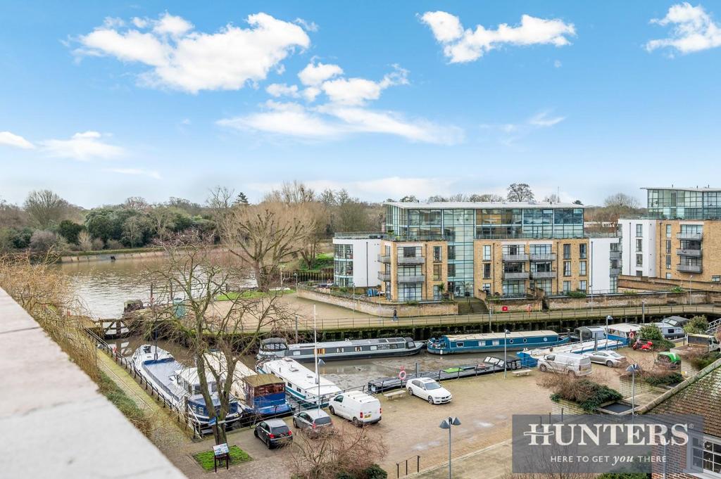 Ferry Lane, Brentford 2 bed flat for sale - £395,000