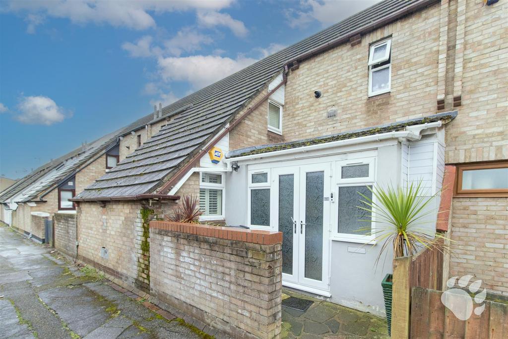 Broomfields, Basildon SS13 3 bed terraced house - £315,000