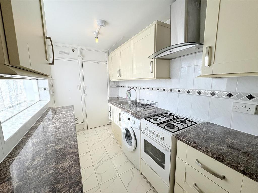 Granville Road, London, NW2 2 bed flat - £2,000 pcm (£462 pw)