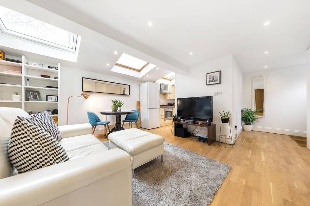 Roskell Road, West Putney, London, SW15 2 bed flat - £4,250 pcm (£981 pw)