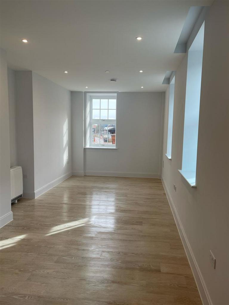 The Factory, Memorial Avenue, Slough... 2 bed flat - £2,000 pcm (£462 pw)