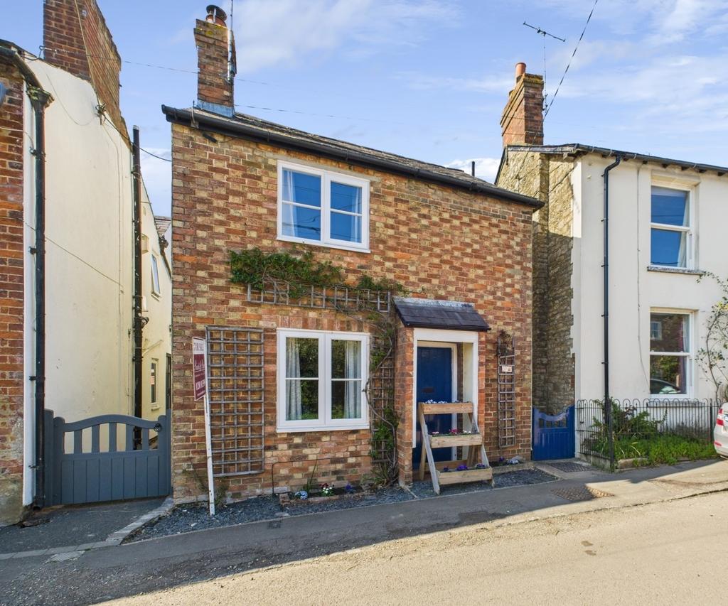 Main Street, Chackmore 3 bed detached house for sale - £390,000