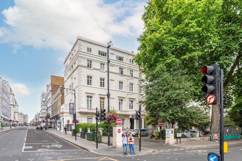 Westbourne Terrace, Lancaster Gate... 2 bed flat for sale - £665,000