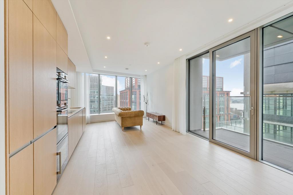 10 Park Drive, Canary Wharf, London, E14 2 bed flat - £3,575 pcm (£825 pw)