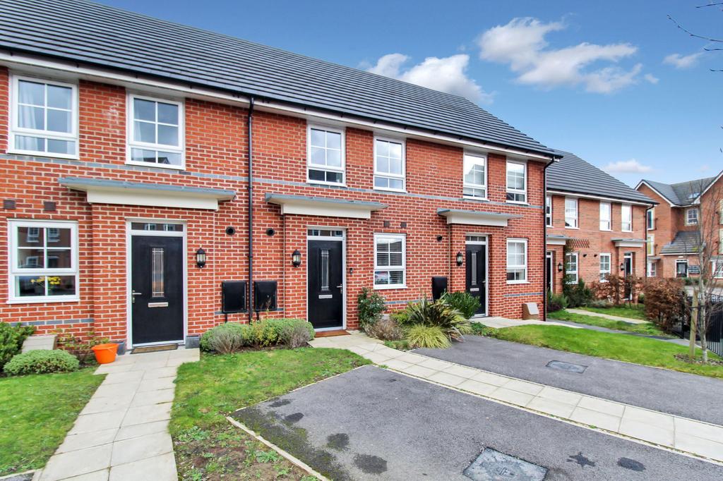 Sandbach CW11 2 bed semi-detached house for sale - £90,000