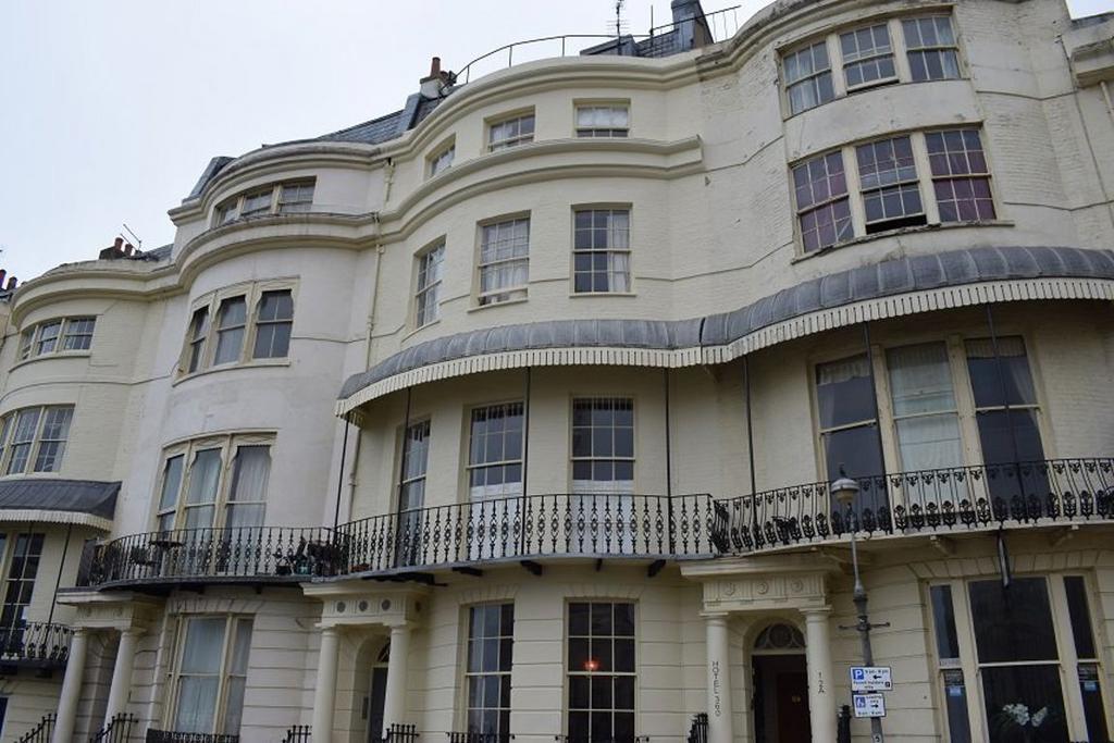 Regency Square, Brighton, BN1 2FG Studio - £725 pcm (£167 pw)