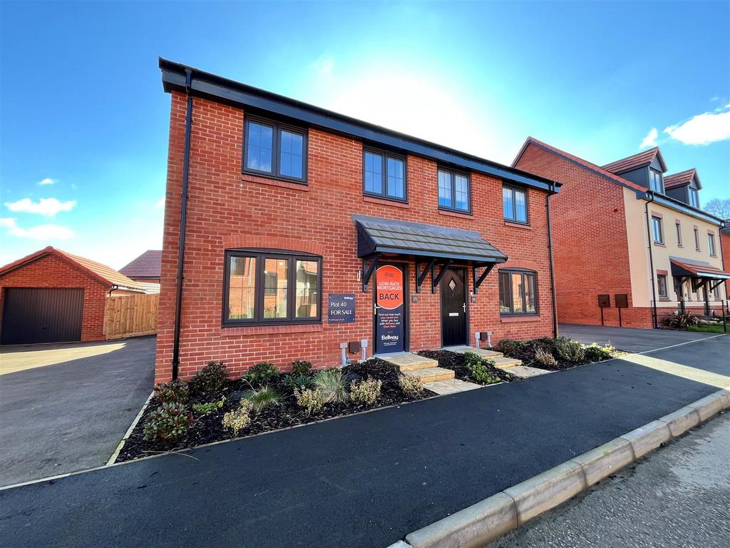 Linden Way, Daventry 3 bed house - £275,000