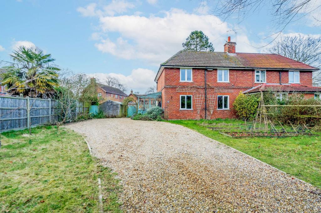 Rectory Close, Coltishall 3 bed semi-detached house for sale - £300,000
