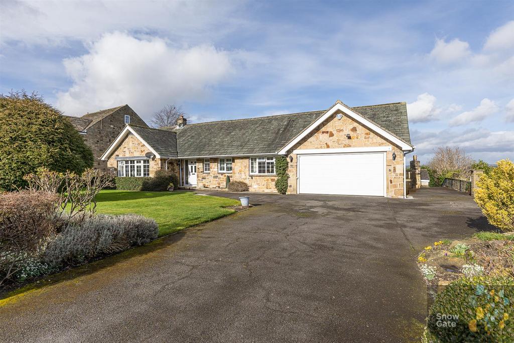 Fairway, Mirfield WF14 3 bed detached bungalow for sale - £585,000