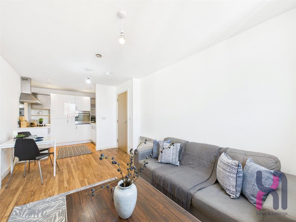 The Terrace, 11 Plaza Boulevard... 1 bed flat - £825 pcm (£190 pw)