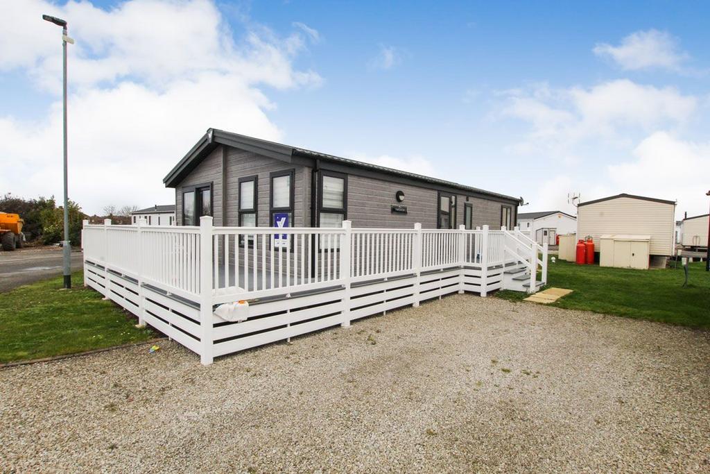 Mapleton Lodge Sheerness Holiday Park 2 bed bungalow for sale - £170,000