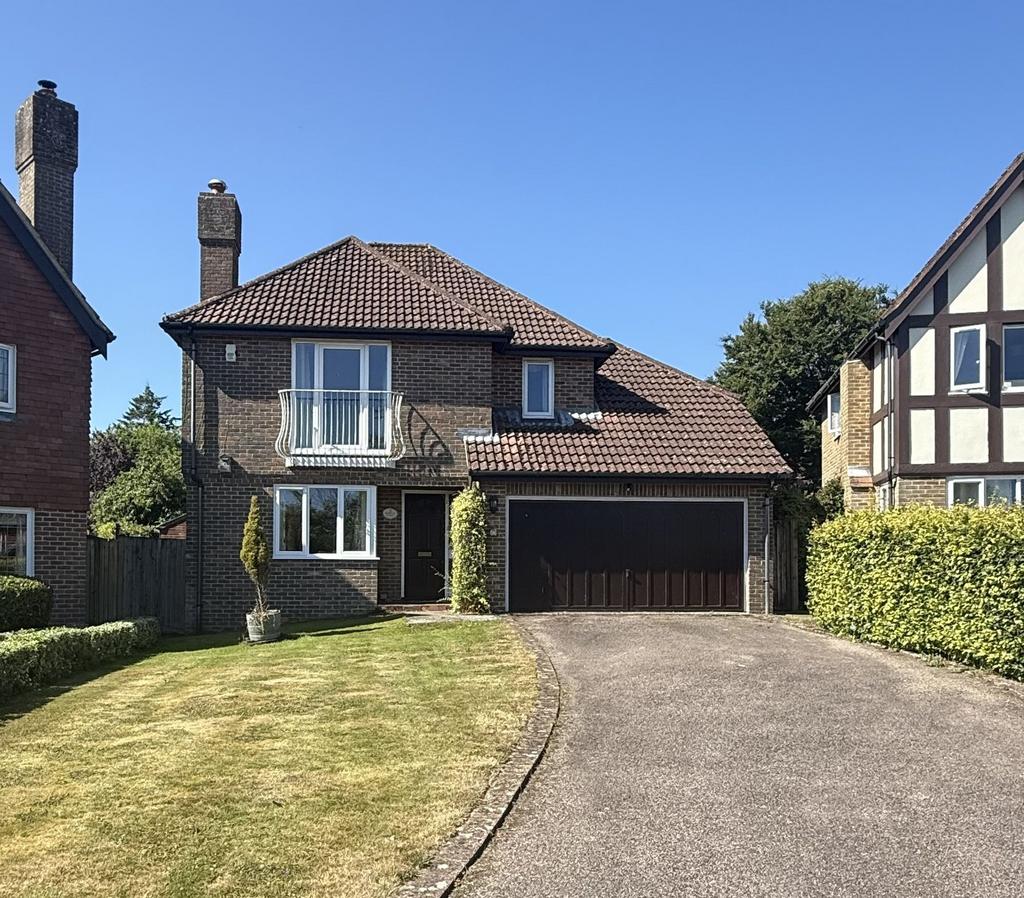 The Orchard, Uckfield TN22 4 bed detached house for sale - £650,000