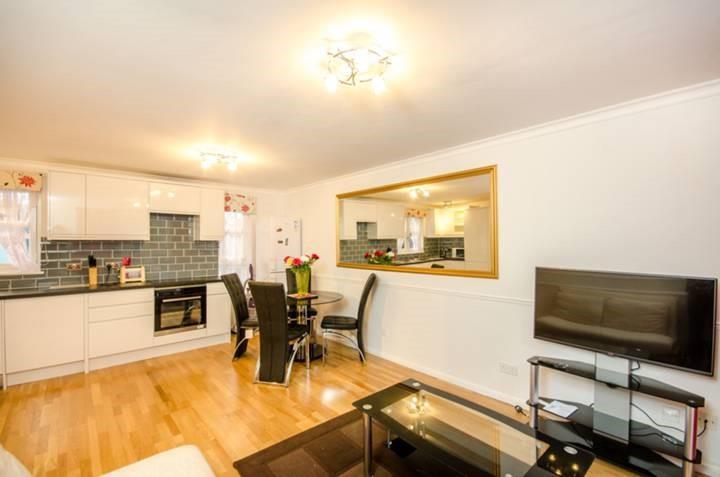 Garden Terrace, London SW1V 1 bed flat to rent - £2,100 pcm (£485 pw)