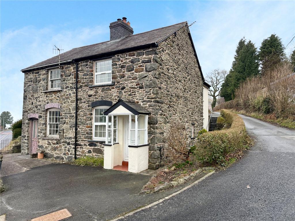 Foel, Welshpool, Powys, SY21 2 bed semi-detached house for sale - £135,000