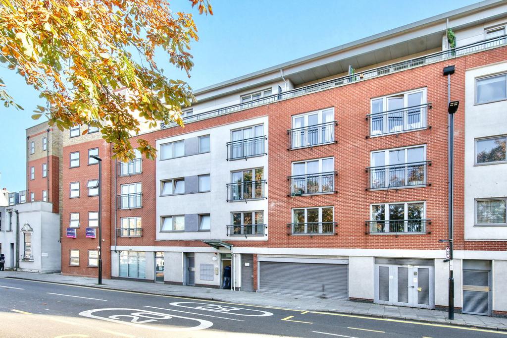 Northfield Avenue, London W13 2 bed flat for sale - £375,000