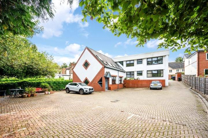 Copse Road, Surrey GU21 1 bed flat for sale - £180,000