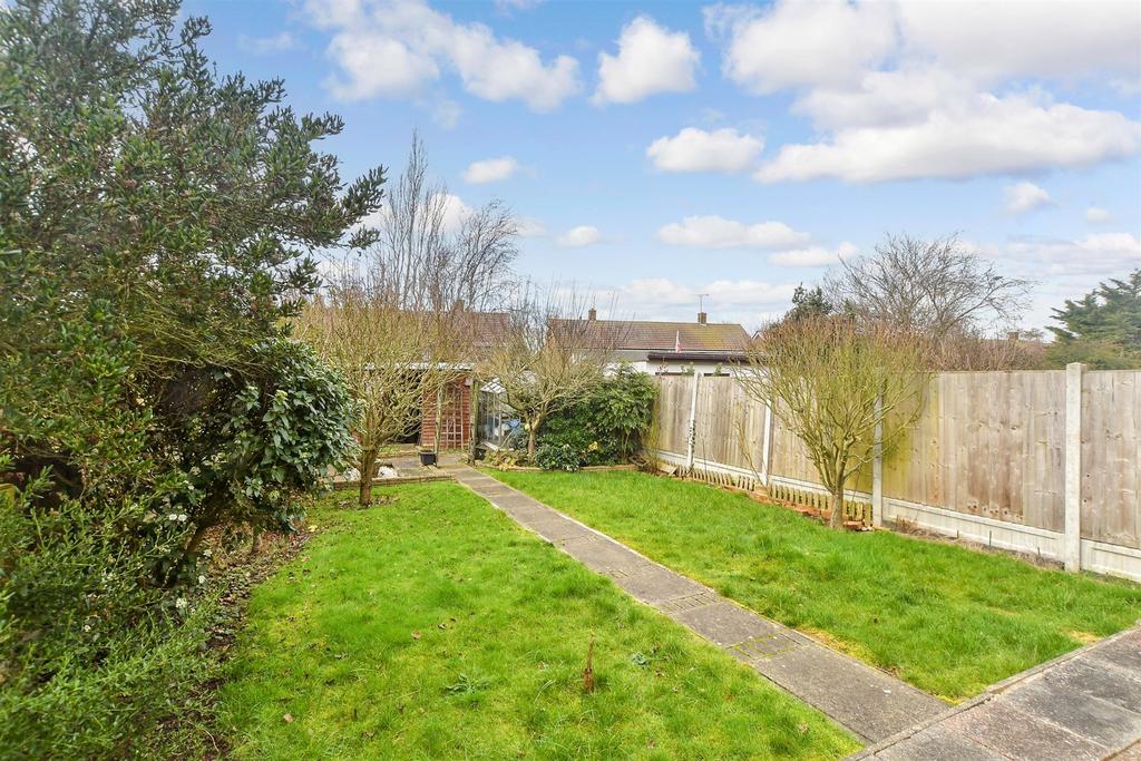 Whitmore Way, Basildon SS14 3 bed end of terrace house - £215,000