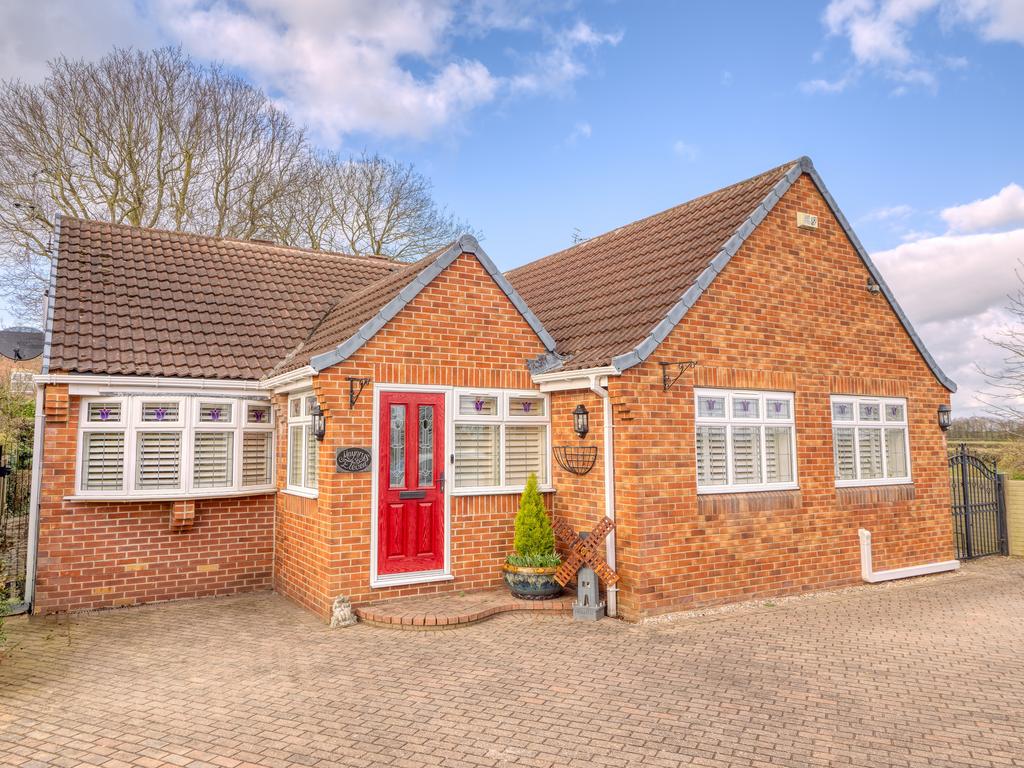 Cross Field Drive, Woodsetts, S81 4 bed detached bungalow for sale - £ ...