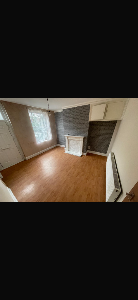 Ashton Grove, Leeds LS8 2 bed terraced house to rent - £775 pcm (£179 pw)