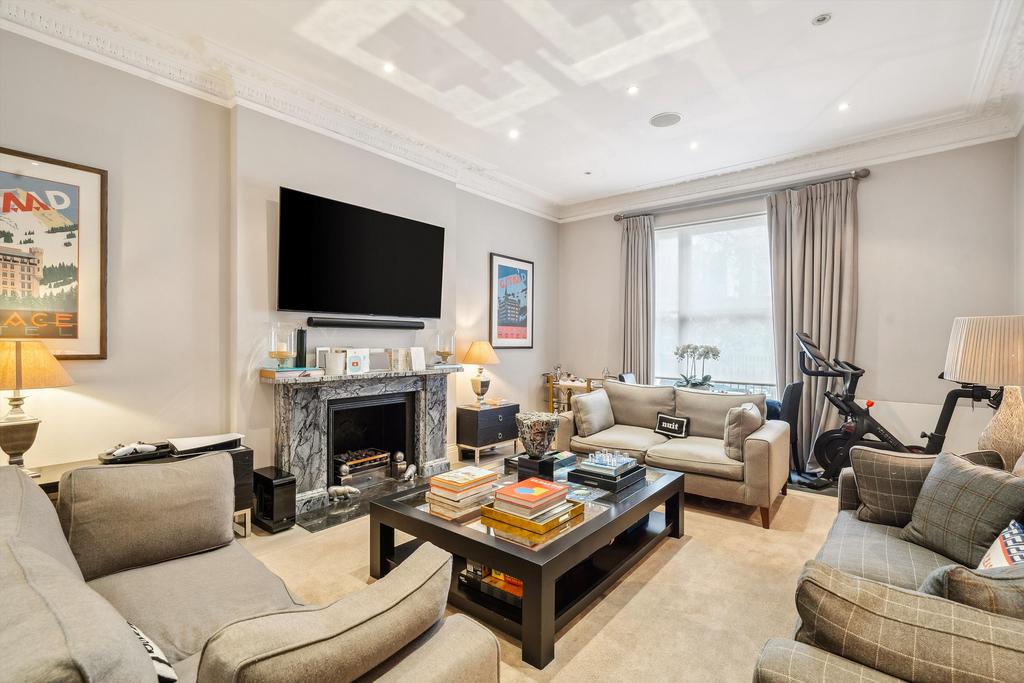 Cranley Place, South Kensington... 3 bed flat - £19,998 pcm (£4,615 pw)