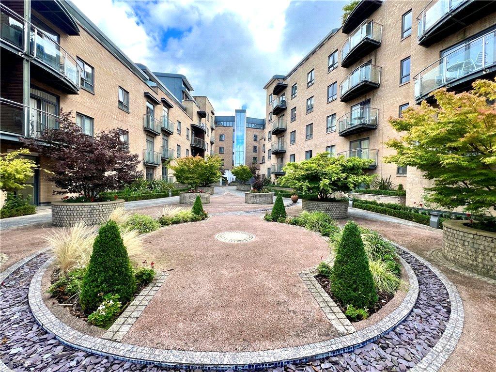 Trinity Gate, Epsom Road, Guildford... 3 bed apartment to rent - £2,500 ...