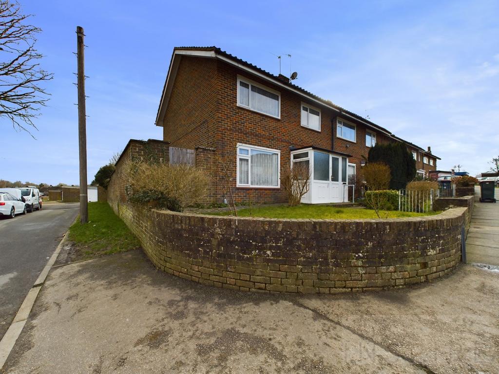 Baker Close, Crawley RH10 3 bed end of terrace house for sale - £350,000