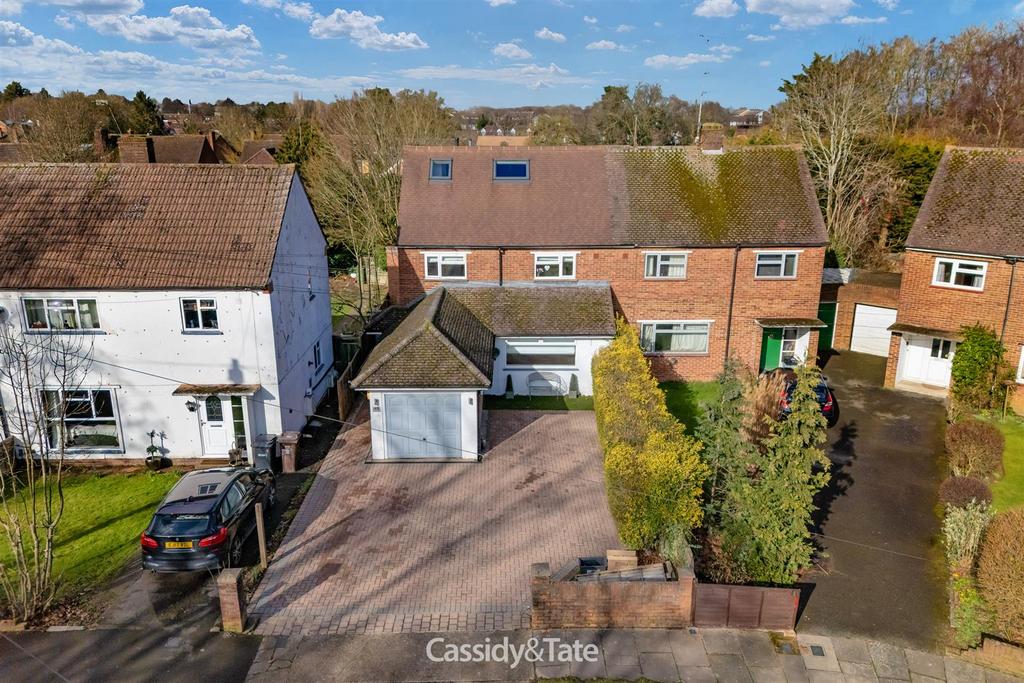 Chestnut Drive, St Albans 4 bed semi-detached house for sale - £1,000,000