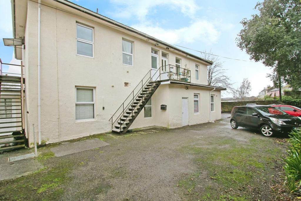Mitchell Court, Truro TR1 3 bed maisonette - £145,000