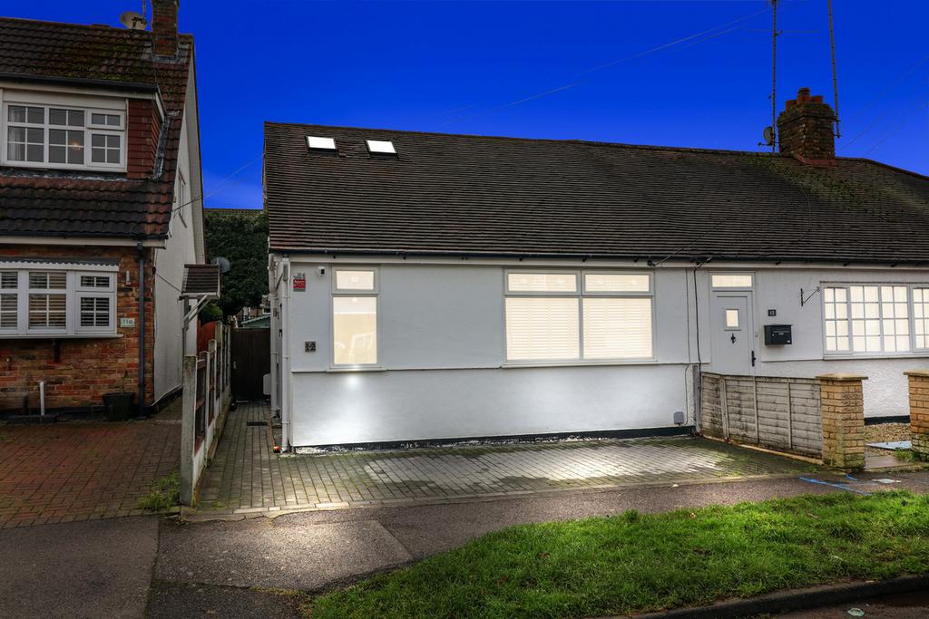Alpha Road, Brentwood, CM13 3 bed semi-detached house for sale - £500,000