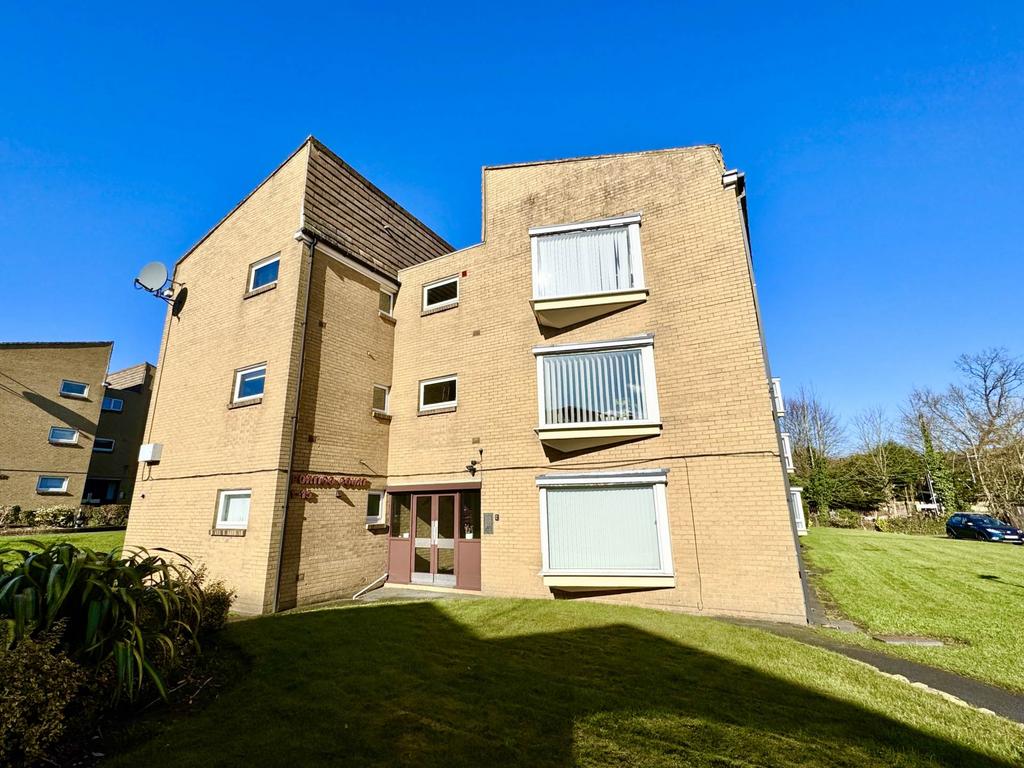 Portico Court, Eccleston Park, Prescot 2 bed flat - £110,000