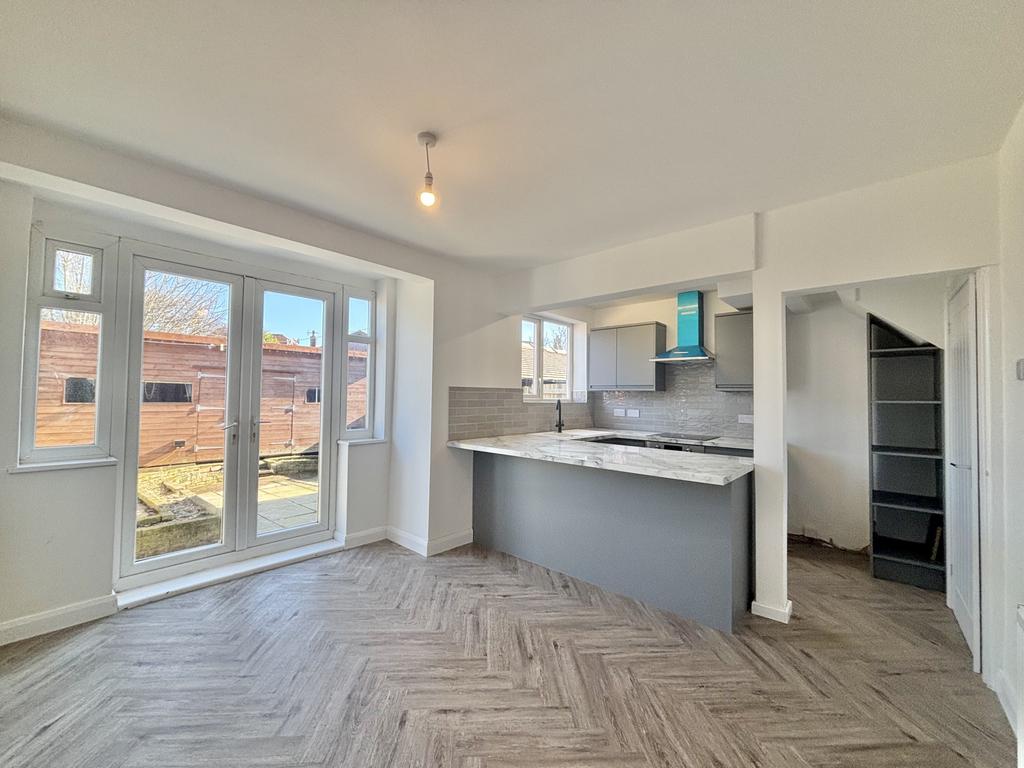 Beach Road, Fleetwood FY7 3 bed end of terrace house - £145,000