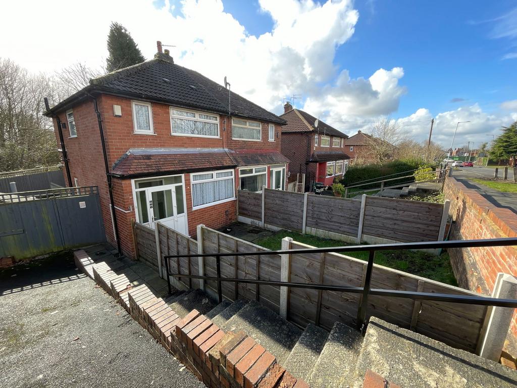 Manchester M19 2 bed semi-detached house - £1,000 pcm (£231 pw)