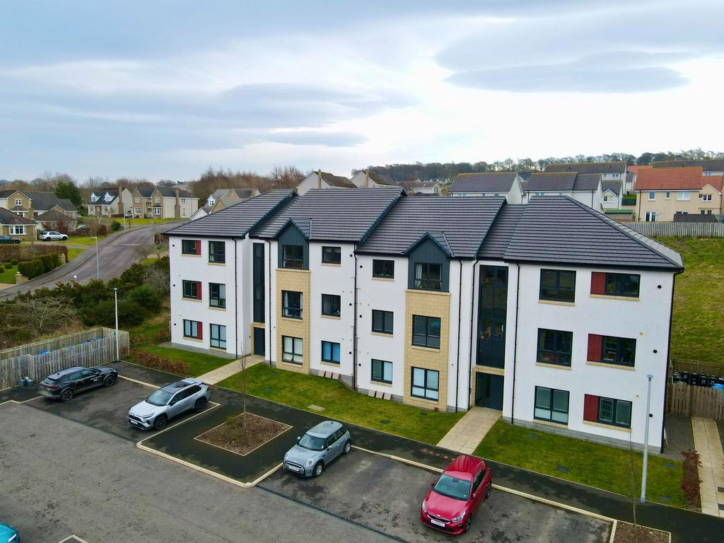 28 Countess Park, Inverness, IV2 6FB 2 bed flat - £200,000