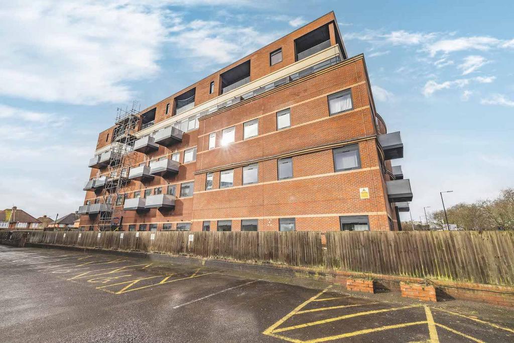 Bath Road, Slough SL1 1 bed flat - £180,000