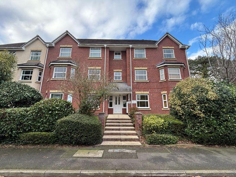 Kentmere Road, Altrincham WA15 2 bed flat - £185,000