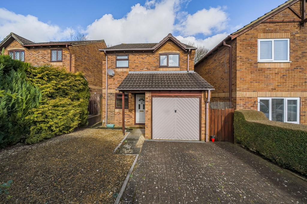 Fuller Close, Kingsdown, Swindon, SN2 3 bed detached house - £295,000