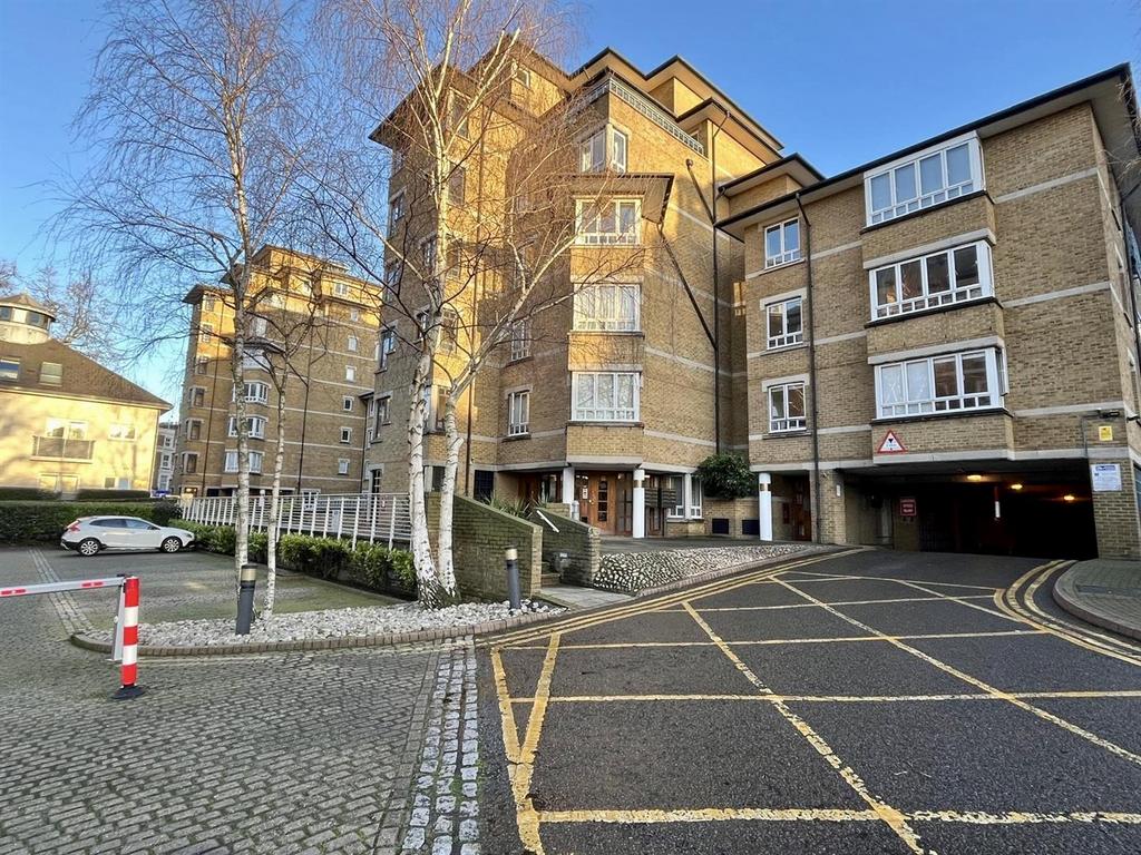 Hammond Lodge, London W9 3 bed flat - £4,000 pcm (£923 pw)