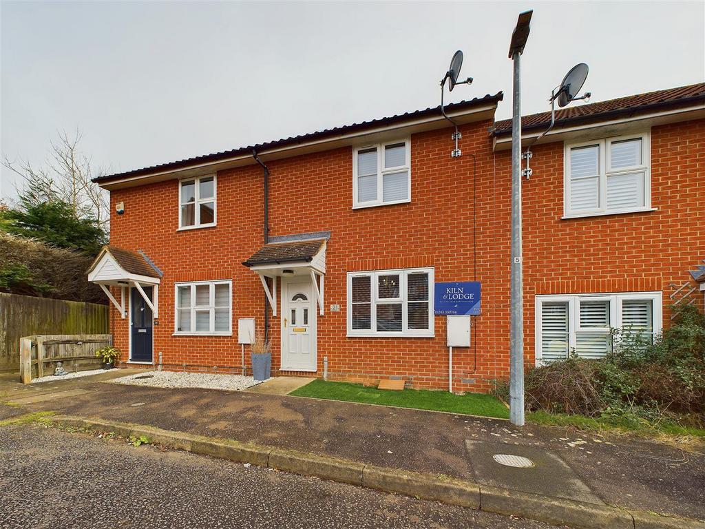 Well Field, Halstead 2 bed terraced house to rent - £1,200 pcm (£277 pw)
