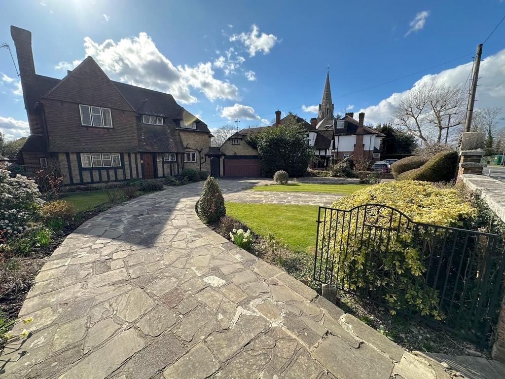 The Green, London 4 bed detached house - £1,895,000
