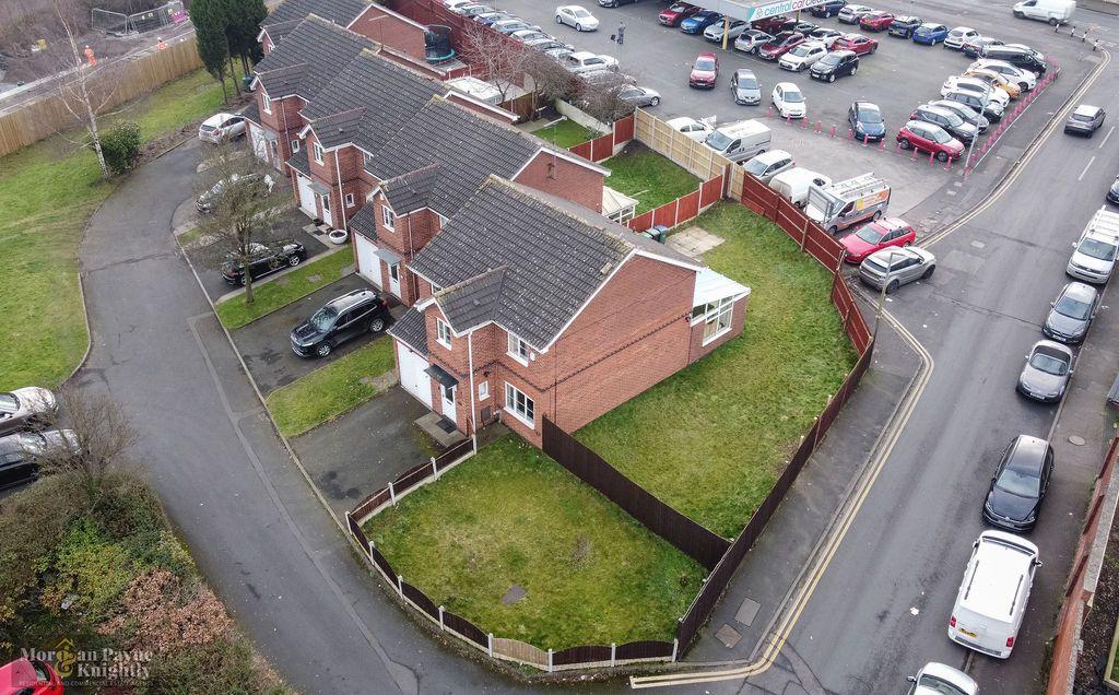 Tipton DY4 4 bed detached house - £400,000