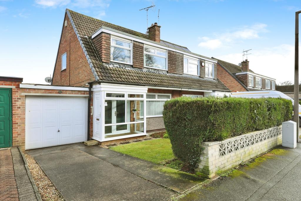 Netherthorpe Way, Sheffield S25 3 bed semi-detached house - £185,000