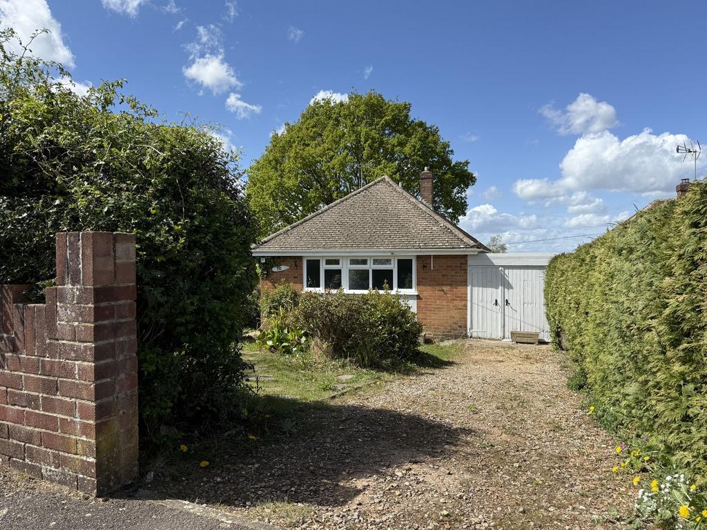 Douglas Way, Hythe, SO45 3 bed detached bungalow for sale - £385,000