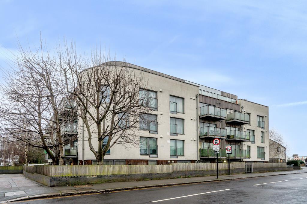 Peregrine Court, Lampton Avenue, TW3 1 bed flat for sale - £270,000