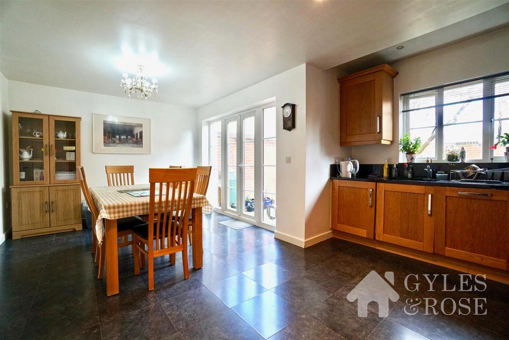 Kirk Way, Colchester 4 bed semi-detached house for sale - £390,000