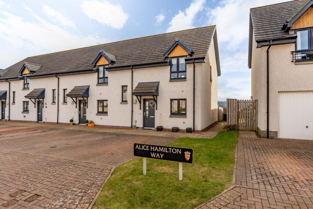 11d Alice Hamilton Way, West Linton... 3 bed end of terrace house - £ ...